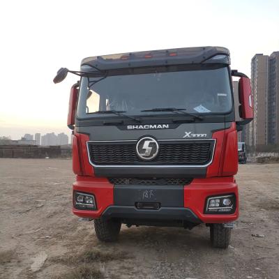 Cina 50 tonnellate Red Heavy Dump Truck - Base rotabile 170 pollici 8 piedi di larghezza in vendita