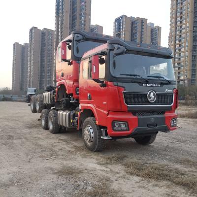 Cina 50 tonnellate Red Heavy Dump Truck - Base rotabile 170 pollici 8 piedi di larghezza in vendita
