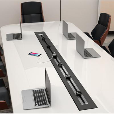 China Sistema incorporado Smart Office Desk Power Track com saída de 5V 2.1A e certificação CE à venda