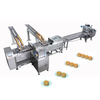 China Full Automatic Biscuit Sandwiching Machine Chocolate Flavor Cream Biscuit Machine Pile Packing Machine for sale