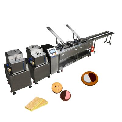 China Two Color Two Cream Biscuit Sandwiching Machine Single Lane Sandwich Biscuit Machine With Conveyor for sale