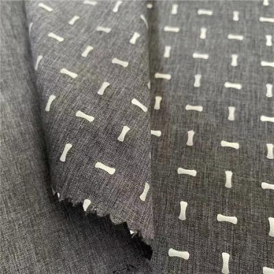 Cina Il tessuto cationico sventato 100% del rivestimento dell'inverno del poliestere 75D*150D normale 120gsm 150cm impermeabilizza respirabile in vendita