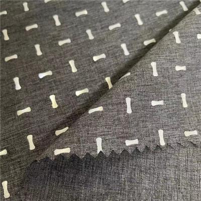 Cina Il tessuto cationico sventato 100% del rivestimento dell'inverno del poliestere 75D*150D normale 120gsm 150cm impermeabilizza respirabile in vendita