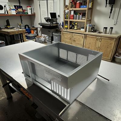 Cina Telaio server di precisione con tolleranza 0,01-0,05 mm Custodia in lamiera metallica OEM personalizzata Certificata ISO 9001 in vendita