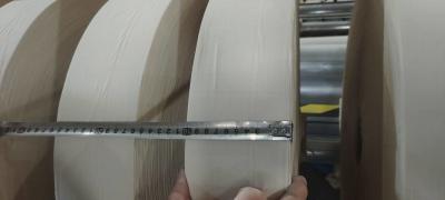 China Fully Automatic Jumbo Maxi Roll Paper Slitting And Rewinding Machine In High Demand for sale