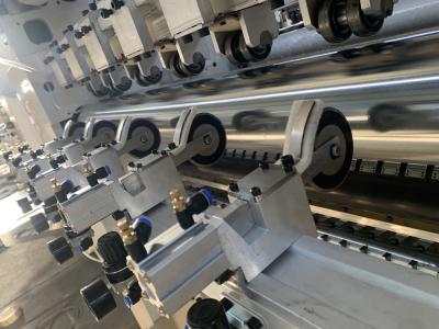 Cina Macchina pneumatica di goffratura di fabbricazione di carta del fazzoletto per il trucco delle unità Coreless automatico in vendita