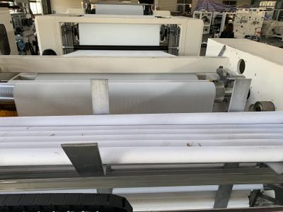 China Wikkel het Kleinschalige Papieren zakdoekje van de Tribunessnijmachine Makend af Machine Rewinder Te koop