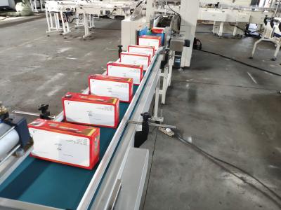 China Servofütterungsgewebe-Schneidemaschine XINYUN übermittelnd, kartonieren Sie weich verpacken zu verkaufen