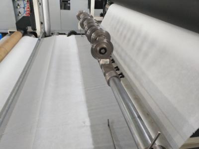 Cina macchina di Rewinder del rotolo di larghezza di 2750mm, macchina di taglio del rotolo enorme del tessuto in vendita
