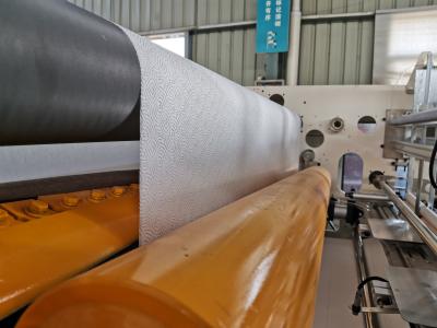 China Lijm die Vlak Riemen Klein Toiletpapier bespuiten die Machinepapieren zakdoekje Productiemachine maken Te koop