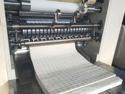 China Toalla automática llena del orden de la salida que hace el doblez 100m/min del rollo N de la máquina en venta