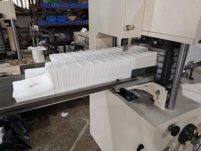 Cina Piegare di goffratura stampando la carta velina del tovagliolo che fa la taglierina della sega a nastro della macchina in vendita