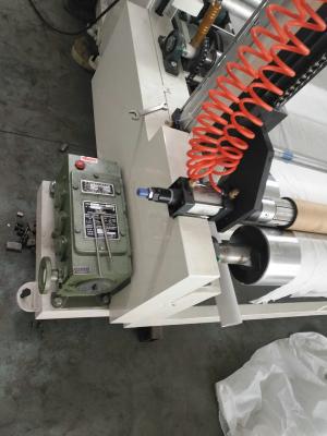 Cina Carta di rotolo che fende e macchina di riavvolgimento, macchina automatica 300m/Min di fabbricazione di carta del rotolo enorme dei semi in vendita
