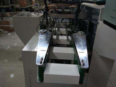 Cina Gli opuscoli piegano la macchina imballatrice Xinyun del contenitore automatico di cartone 7.5KW in vendita