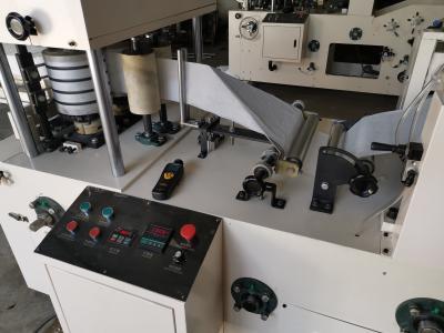 中国 浮彫りになる上にあられた正確さを印刷する機械を作るXinyunのナプキンのチィッシュ ペーパー 販売のため