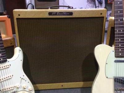 Chine CUSTOM FENDER 5F6A STYLE 59 BASSMAN LTD 4X10 à commande manuelle avec une guitare à tubes à vendre
