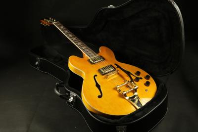 China High Quality amber hollow body jazz 335 bigsby bridge electric guitar Guitar for sale