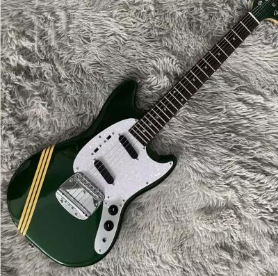 中国 カスタムフェンダー・ムスタング・スタイル 電気ギター メタリックグリーン S-S ピックアップ クロム ハードウェア 販売のため