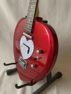 China Custom Heart Shaped Electric Guitar in Black Short Scale Mahogany Body Humbucker Pickups Professional Guitar for sale