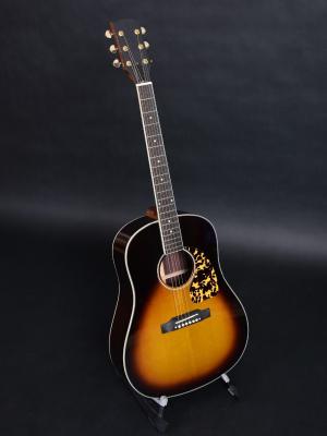 China Guitar Factory Customization Acoustic Guitar Vintage Top AAA Sitka Solid Spruce Body Guitar with Fishman pickups for sale