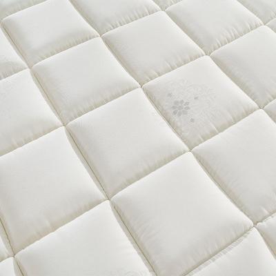 China 6 Star Hotel Plush Queen King Size Pocket Spring Mattress Gel Memory Latex Zoned Pocket Spring Coil Mattress for sale