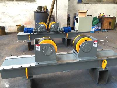 Cina Piccoli rotoli di tornitura del tubo del rotatore 380V della saldatura del tubo da 5000 chilogrammi con controllo del pedale del piede in vendita