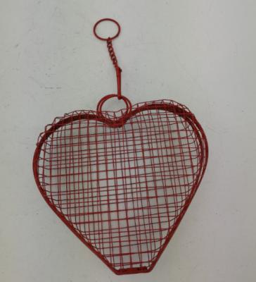 China 300g Capacity Nuts Bird Feeder Customized Color Heart Ring Hanging Iron Mesh for sale