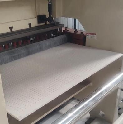 Cina Parelle perforate per il soffitto perforato in gepsum in pvc ad alta velocità in vendita