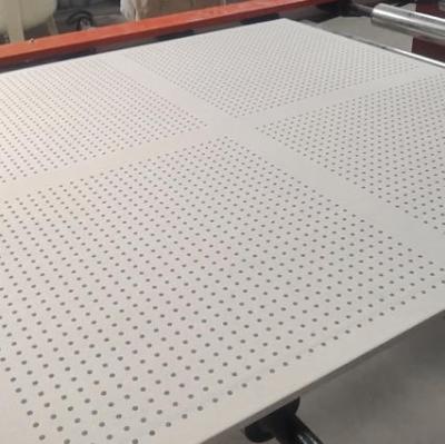Cina Parelle perforate per il soffitto perforato in gepsum in pvc ad alta velocità in vendita