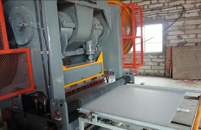 High Speed PVC Gypsum Board Perforated Ceiling Tiles Punching Machine