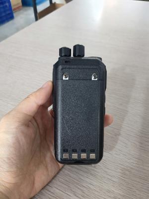 China Ultra-long Standby Time Handheld Mini Radio Walkie Talkie Toy with 1W Power and 3km Range for sale