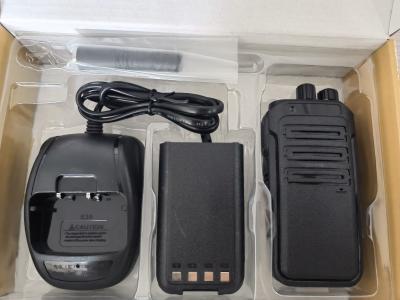 China Ultra-long Standby Time Handheld Mini Radio Walkie Talkie Toy with 1W Power and 3km Range for sale
