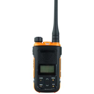 Cina 2024 Baofeng UV-12 Dual Band Walkie Talkie con auricolare e batteria da 2200mAh in vendita