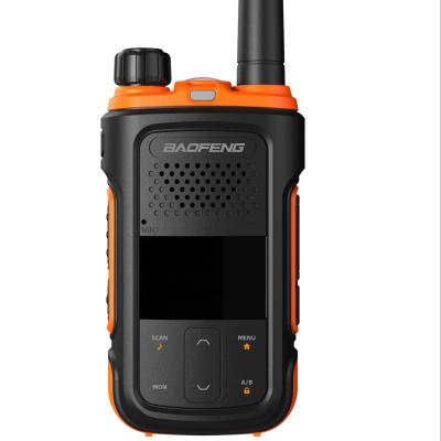 Cina 2024 Baofeng UV-12 Dual Band Walkie Talkie con auricolare e batteria da 2200mAh in vendita