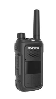 Cina 2024 Baofeng UV-12 Dual Band Walkie Talkie con auricolare e batteria da 2200mAh in vendita