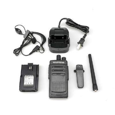 Cina Prodotti Walkie Talkie di Baofeng V6-a UHF VHF Batteria spessa antenna a doppia banda per duratura in vendita