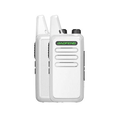中国 UHF400-480MHz ハンドヘルド無線通信 2-5KMトーク範囲のための二方向ラジオ 販売のため