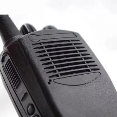 Cina Radio digitale UHF/VHF walkie-talkie portatile con batteria agli ioni di litio e autonomia da 5-10 km in vendita