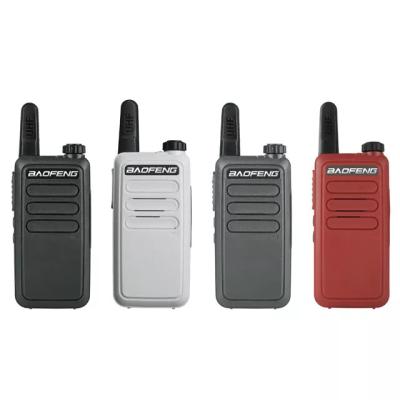 中国 XIR P3688 DP1400 CP200D DEP450 12.5/25kHzチャネル間隔を持つ携帯式二方向ラジオ 販売のため