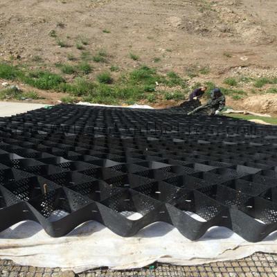 China 330 mm-1000 mm Lassafstand HDPE Geocell voor hellingsbescherming Honingraatontwerp Te koop