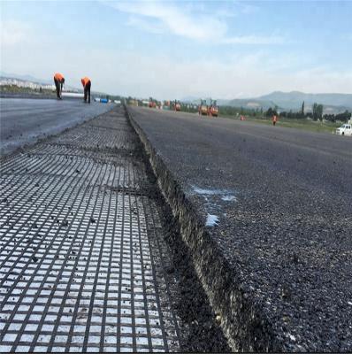 Cina Poliestere ad alta trazione Geogrid 120kn PVC rivestito Larghezza 5m per la costruzione di strade in vendita