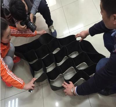 China Dimensão solicitada Garrafa estabilizadora de rede de geocell de HDPE para vias de entrada Material tradicional à venda
