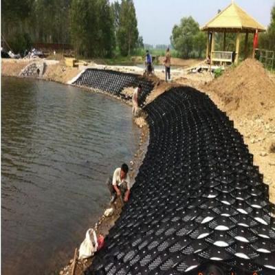 China Mejorar la estabilidad de la pared de contención con una solución de geocell de estabilizador de grava de 100 mm de altura en venta