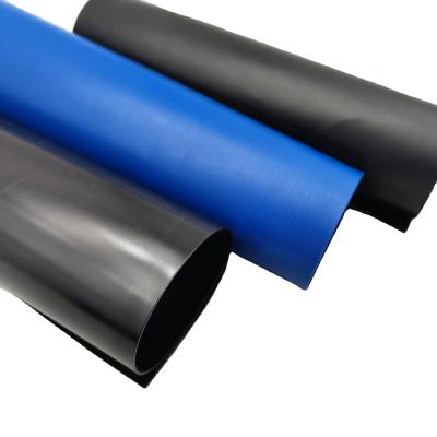 Cina Geomembrana in HDPE 300 Rollo Serbatoi d'acqua stagno agricolo Rivestimento di plastica per diga Larghezza 2m-8m Blu in vendita
