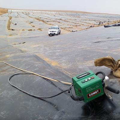 Cina 1.5mm Geomembrana in HDPE per la formazione sul posto del lago artificiale Paesaggio del canale del fiume Levee in vendita