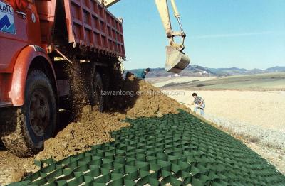 Cina Armatura del suolo di progettazione tradizionale Geogrid Materiale HDPE Geocell Ghiaia per marciapiede in vendita