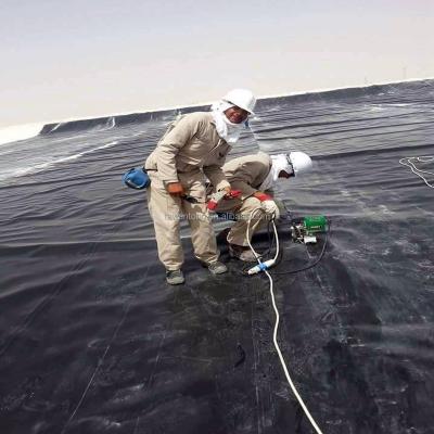 中国 0.5-3mm HDPE 地膜貯水池 プラザと鉱山用 黒 白 緑 青 販売のため