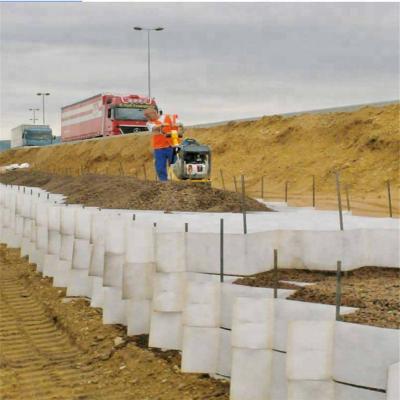 中国 道路建設のための伝統的な設計 質感と穴が開いたHDPEプラスチックジオセル 販売のため