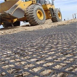 Cina Rafforzamento geogrid in poliestere bianco per la stabilizzazione del suolo in ingegneria civile in vendita