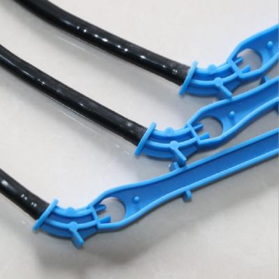 Cina Sistema di irrigazione per l'agricoltura 4L/8L 2 Pegs resistente con tubi in PVC nero a goccia in vendita